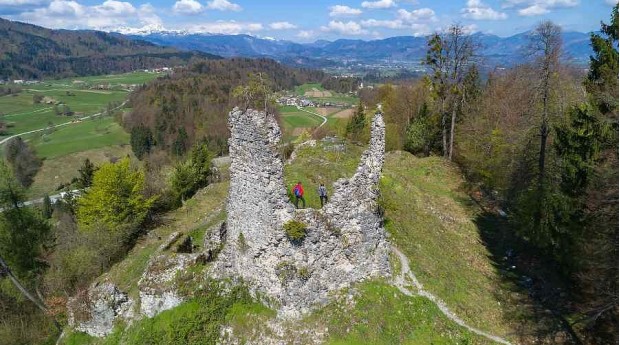 Družinski pravljični pohod na Pusti grad